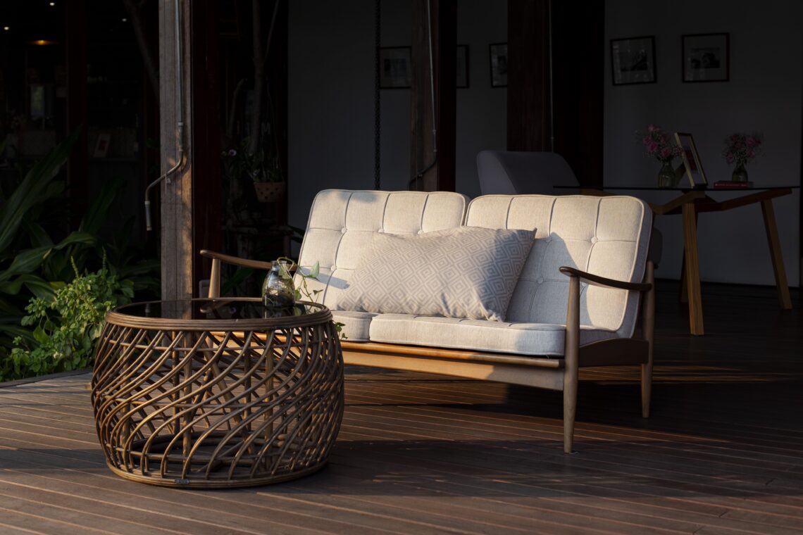 Móveis para área externa: conheça as melhores opções de materiais ...